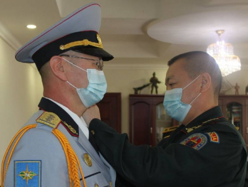 Хурандаа цол олголоо - http://olnodo.com/mn